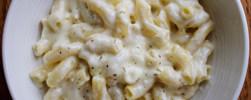 thick & creamy macaroni and cheese – simply delicious.