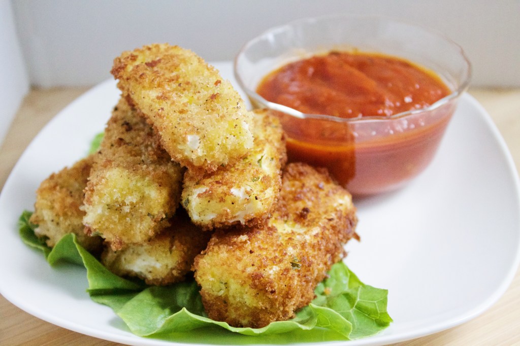 big & cheesy mozzarella sticks – simply delicious.