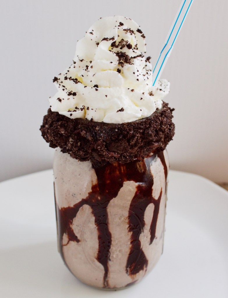 Mega Chocolate Cookie Milkshakes – simply delicious.